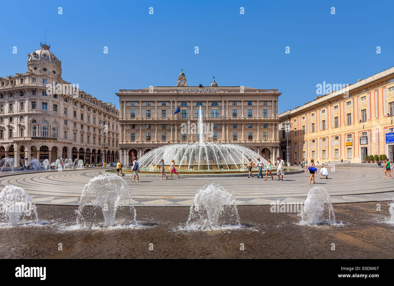 La fontana di piazza de ferrari a genova immagini e fotografie stock ad ...