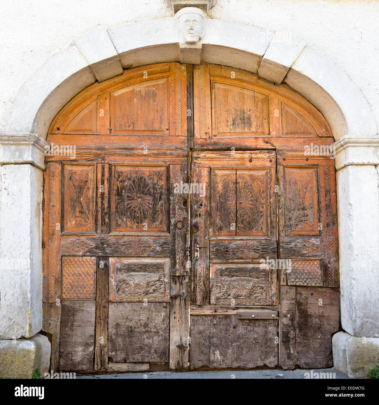 Porta d'epoca in legno immagini e fotografie stock ad alta risoluzione ...