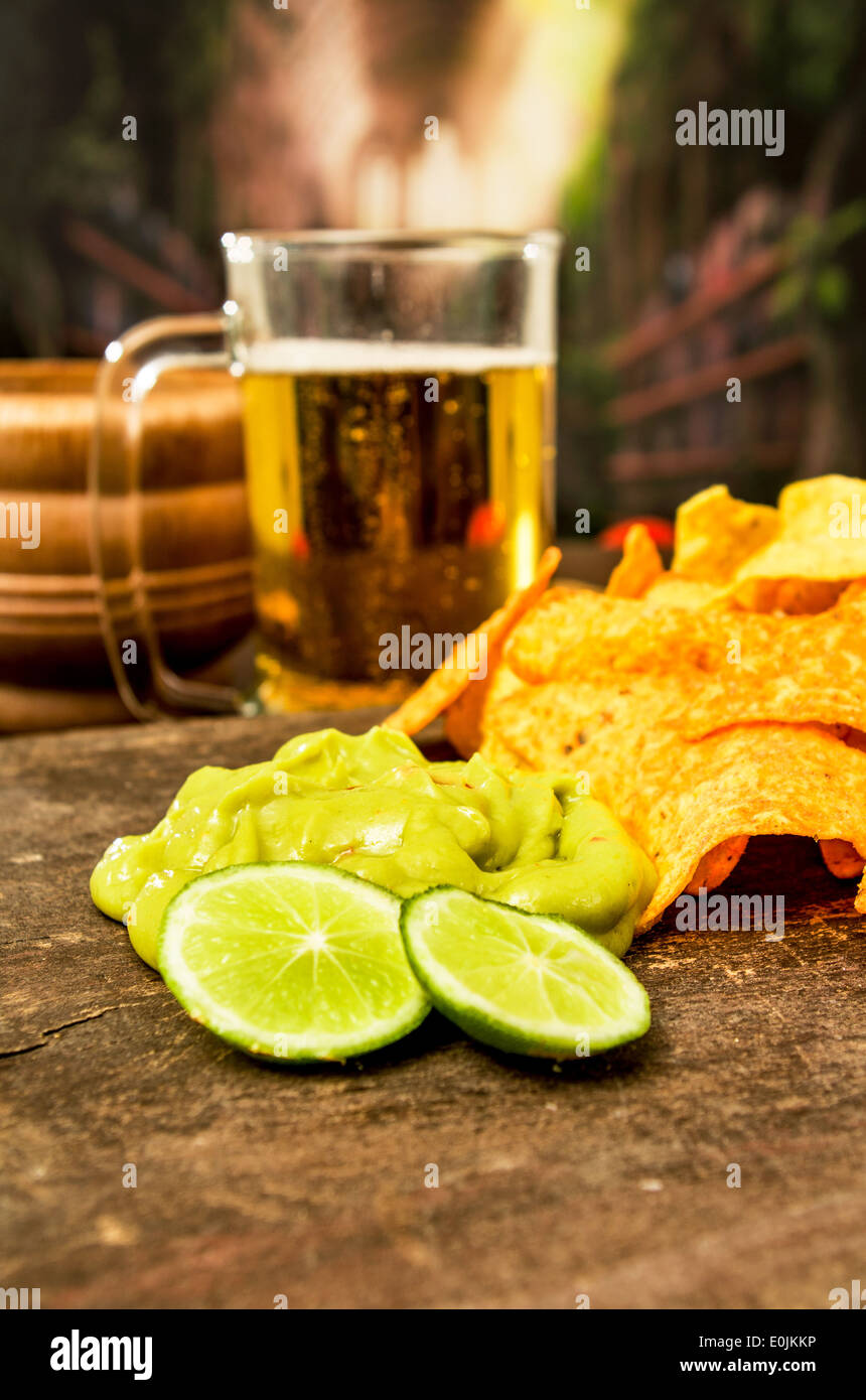 Birra e nachos immagini e fotografie stock ad alta risoluzione - Alamy