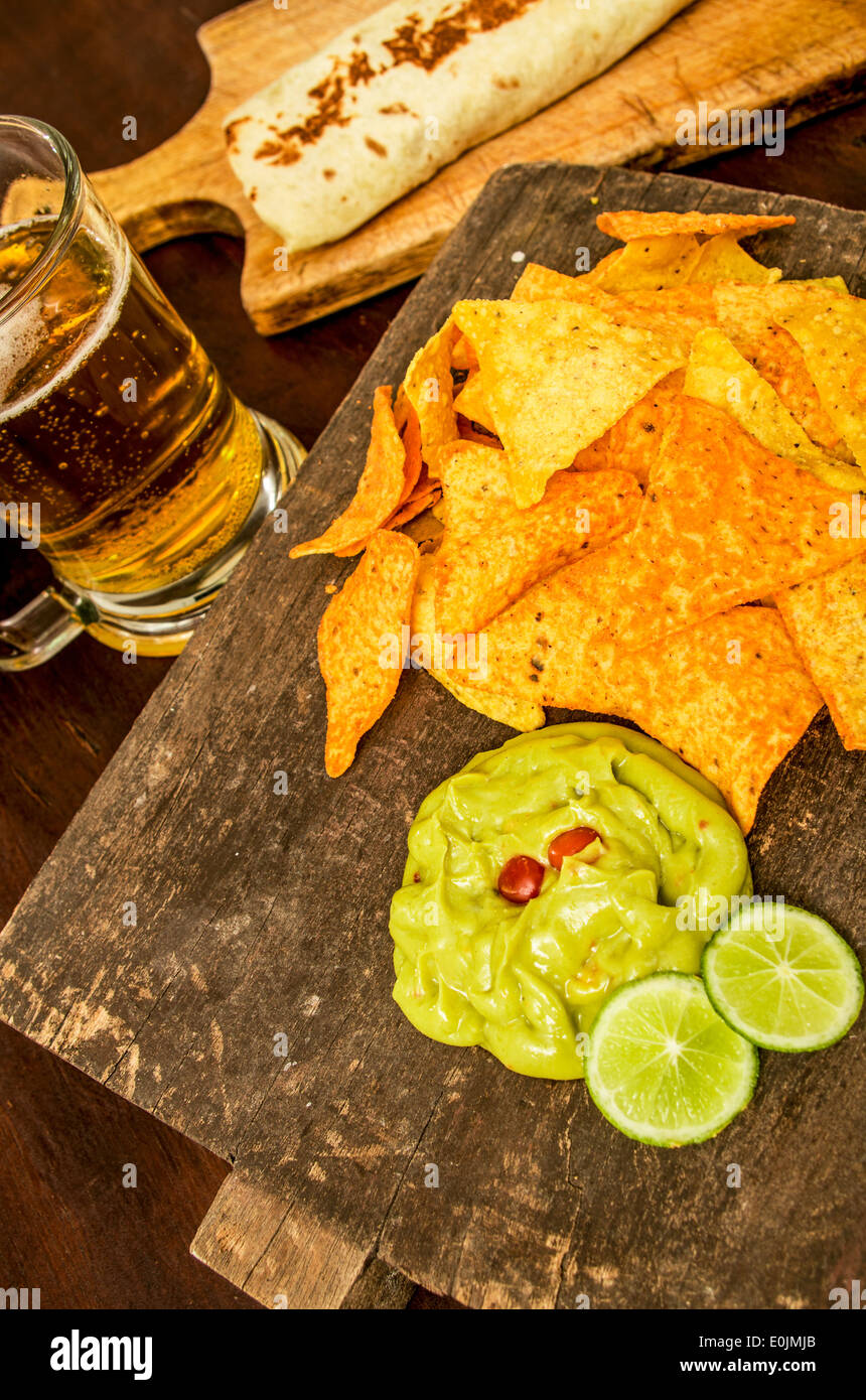 Birra e nachos immagini e fotografie stock ad alta risoluzione - Alamy