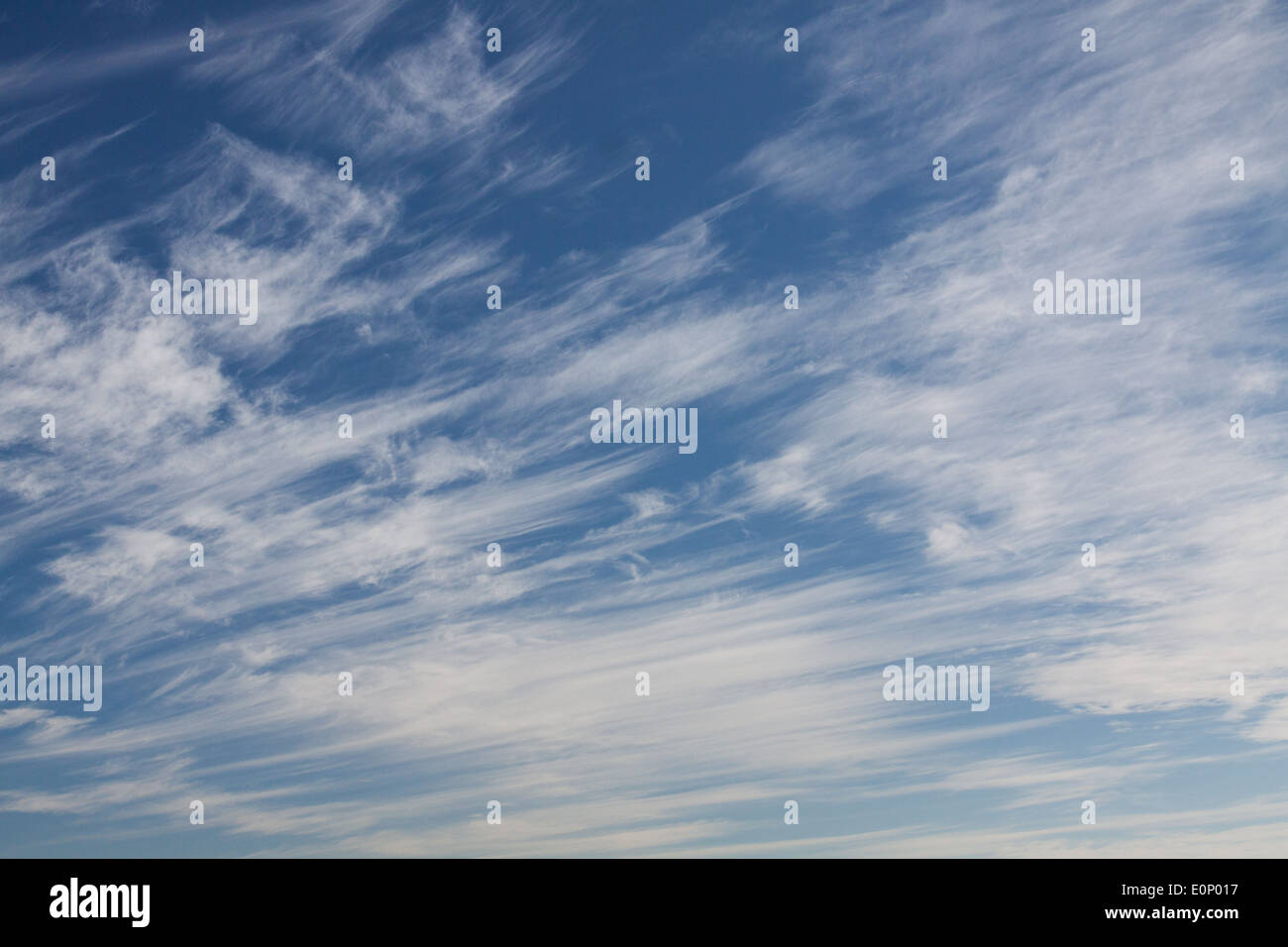 Cielo blu cielo soleggiato immagini e fotografie stock ad alta risoluzione - Alamy
