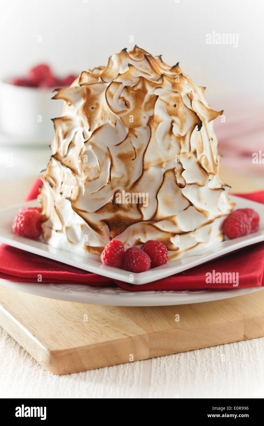 Alaska cotta. Gelati e dessert di meringa Foto stock - Alamy