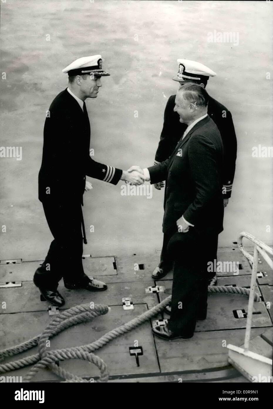 Foto del comandante james calvert immagini e fotografie stock ad alta ...