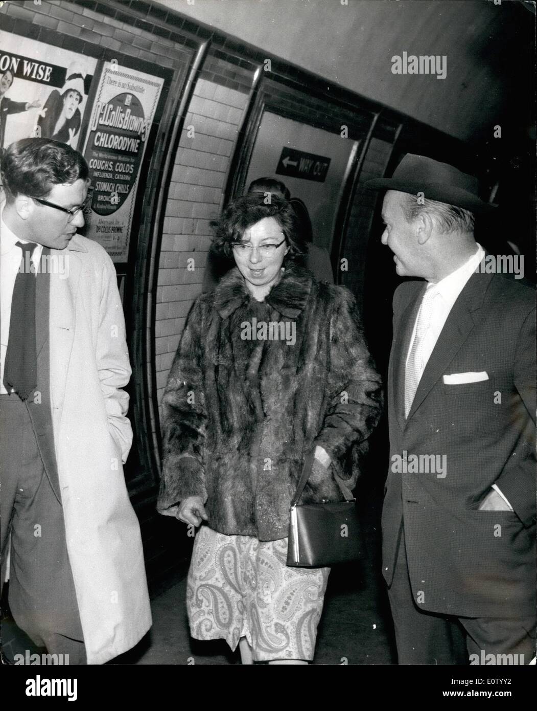 Reginald collins intrappolato nove ore in un treno in rovina distrutto ...