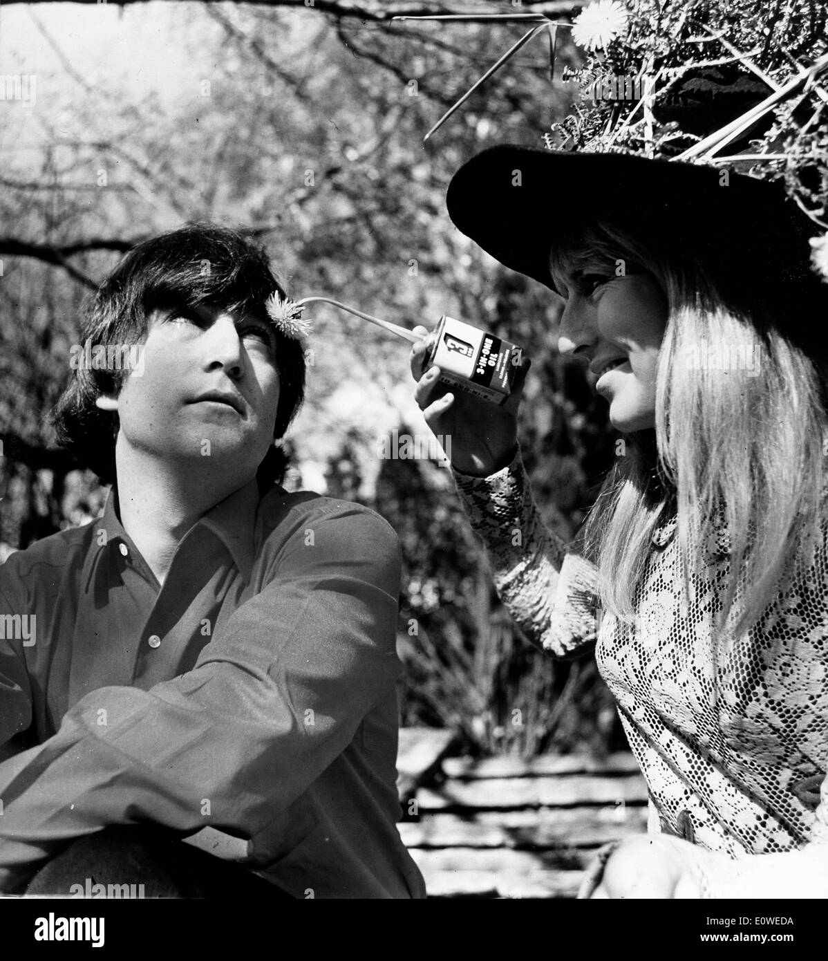 John lennon e sua moglie cynthia immagini e fotografie stock ad alta risoluzione - Alamy