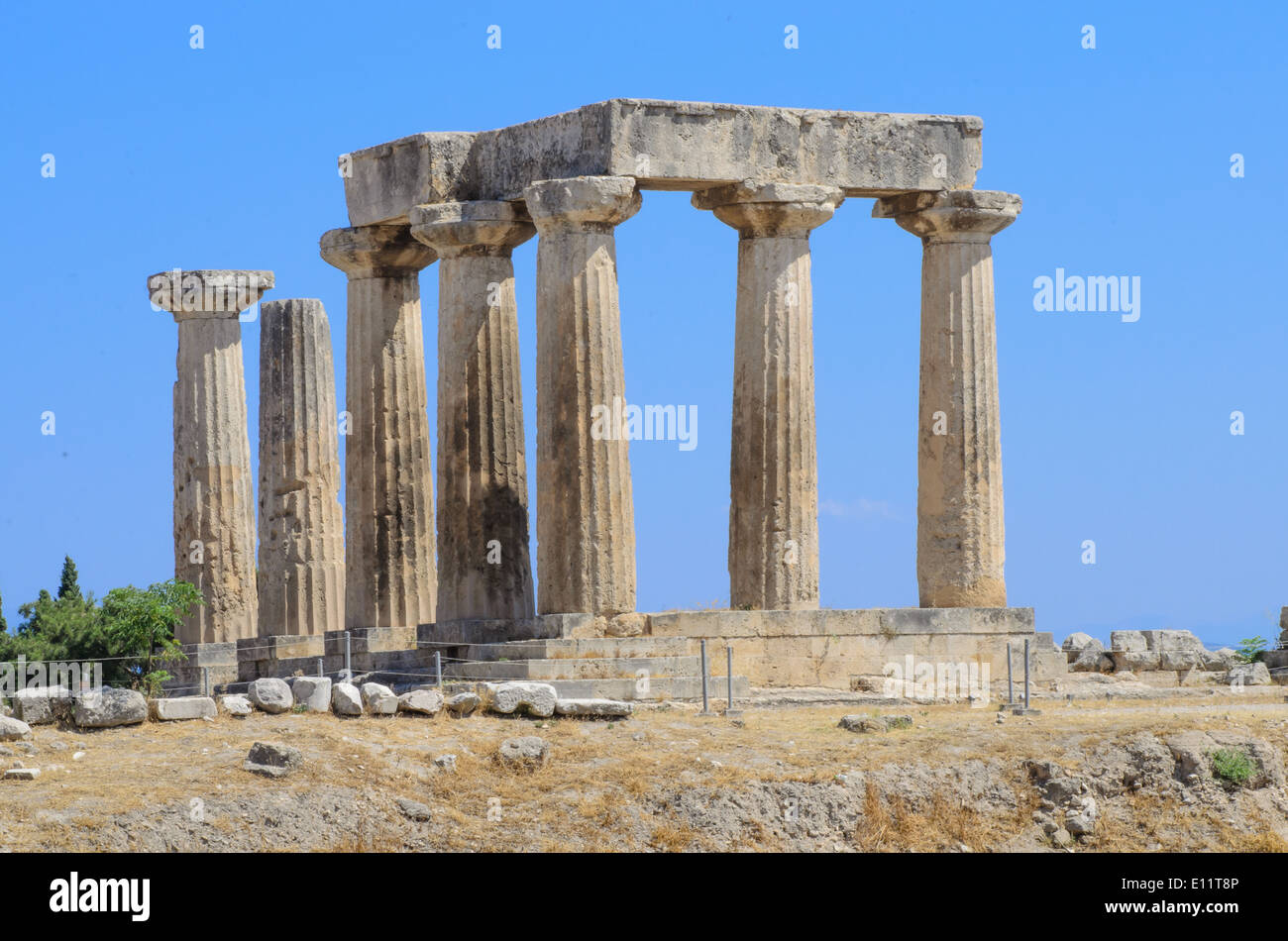 Tempio di Apollo a Corinto, ordine dorico Foto stock - Alamy