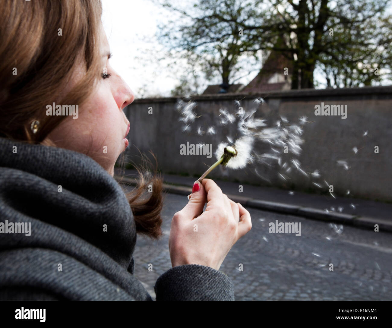 Soffiando la testa immagini e fotografie stock ad alta risoluzione - Alamy