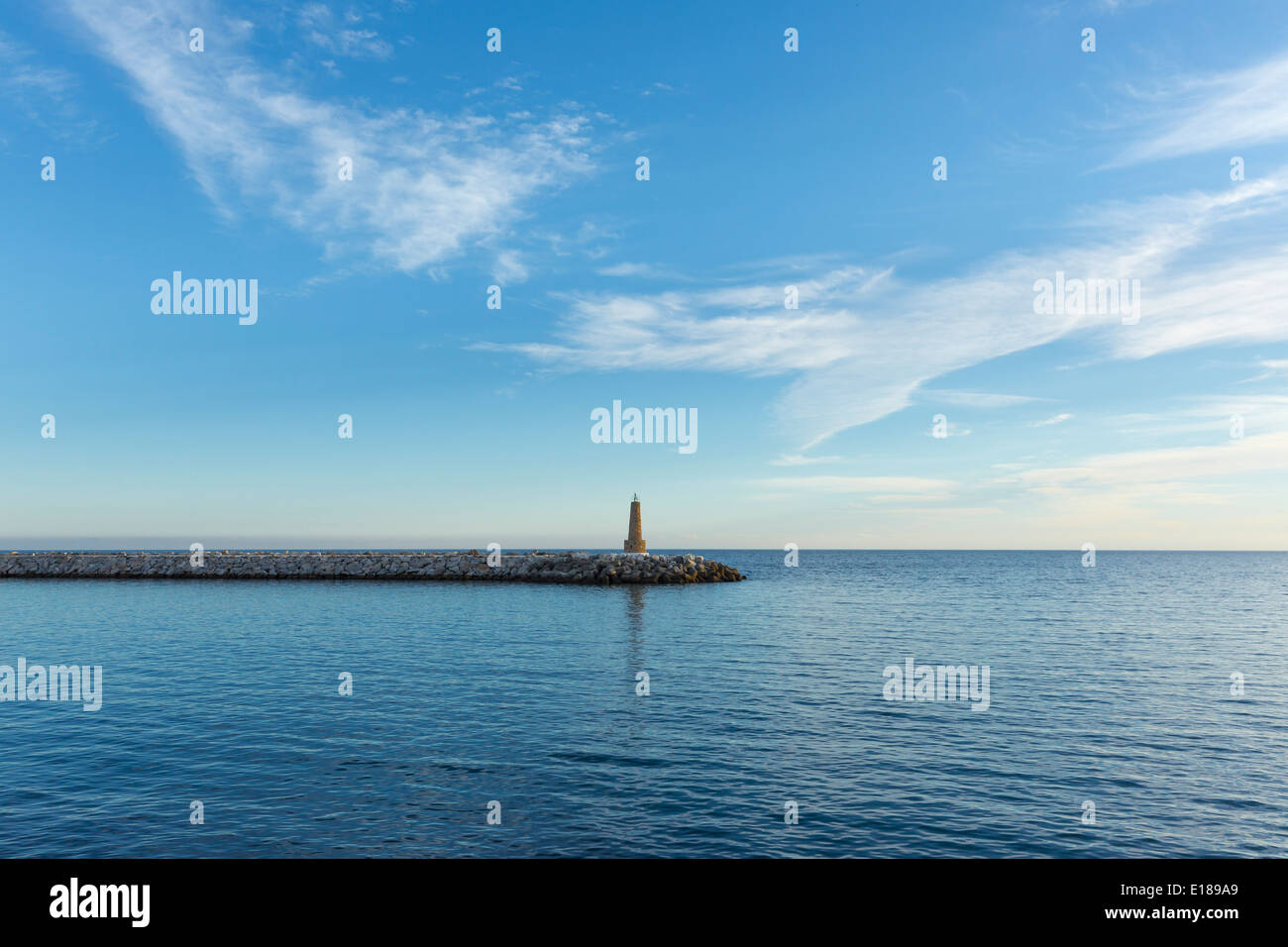 Banchina del faro immagini e fotografie stock ad alta risoluzione - Alamy