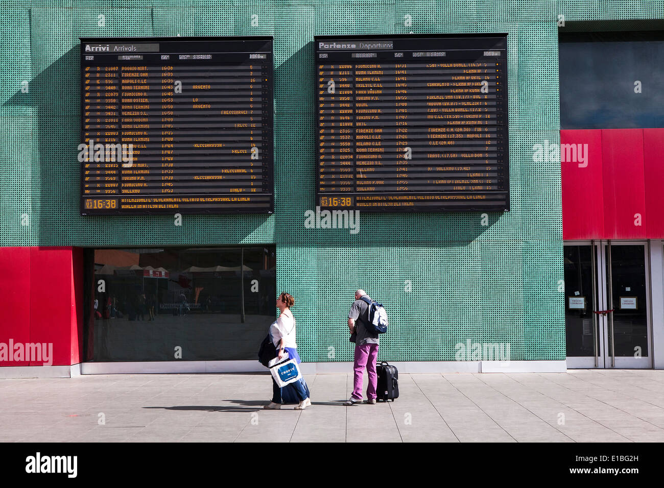 Orari delle stazioni ferroviarie immagini e fotografie stock ad alta ...
