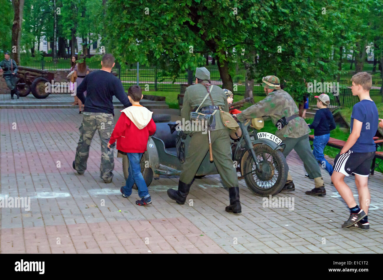 Gruppo esibizione brigata rossa immagini e fotografie stock ad alta ...
