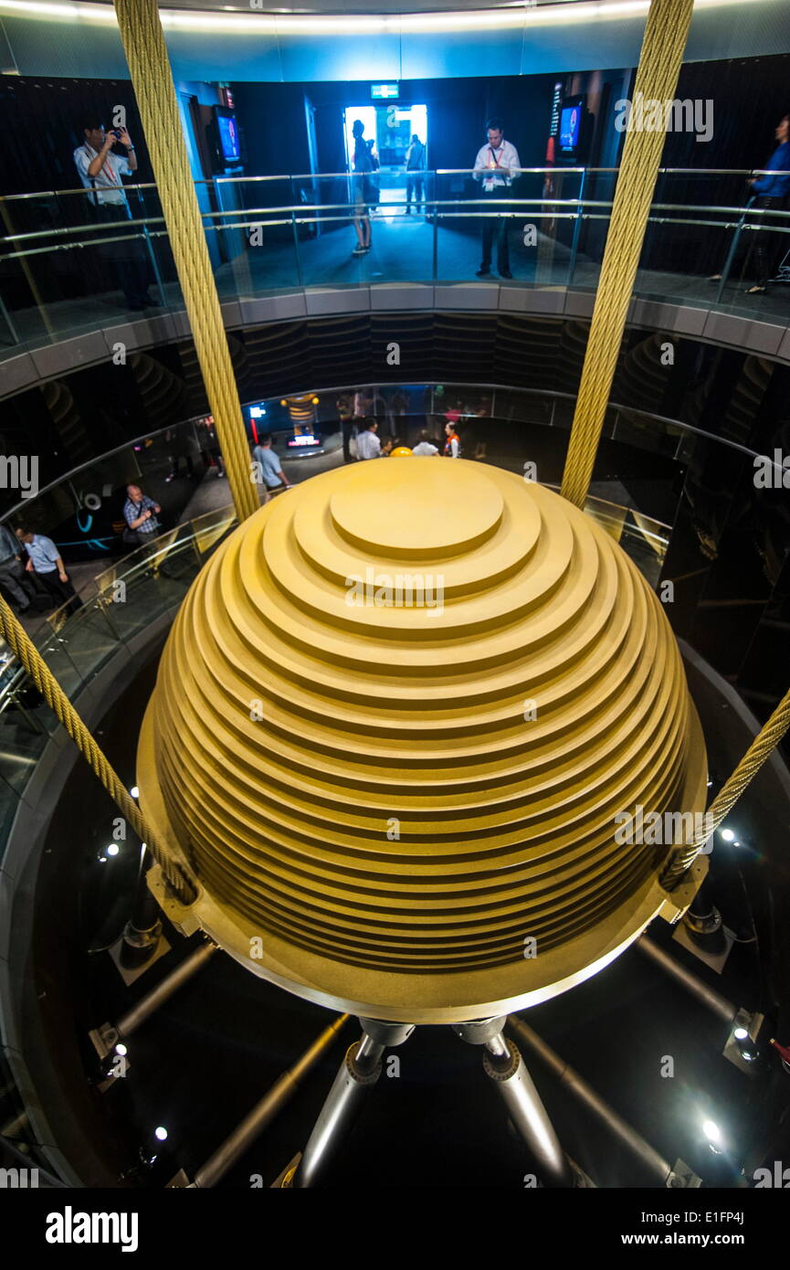 Taipei 101 tuned mass damper immagini e fotografie stock ad alta ...