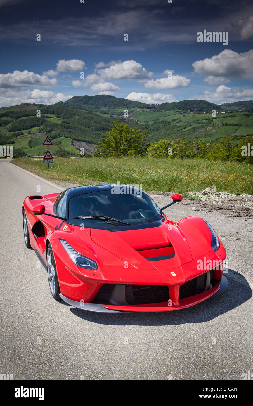 Ferrari laferrari immagini e fotografie stock ad alta risoluzione - Alamy