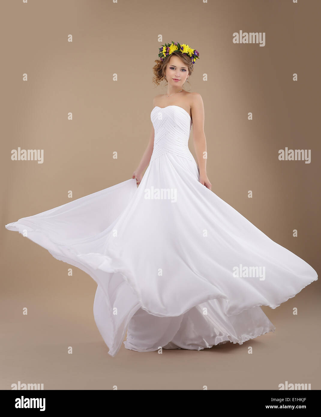 Vestito matrimonio immagini e fotografie stock ad alta risoluzione - Alamy