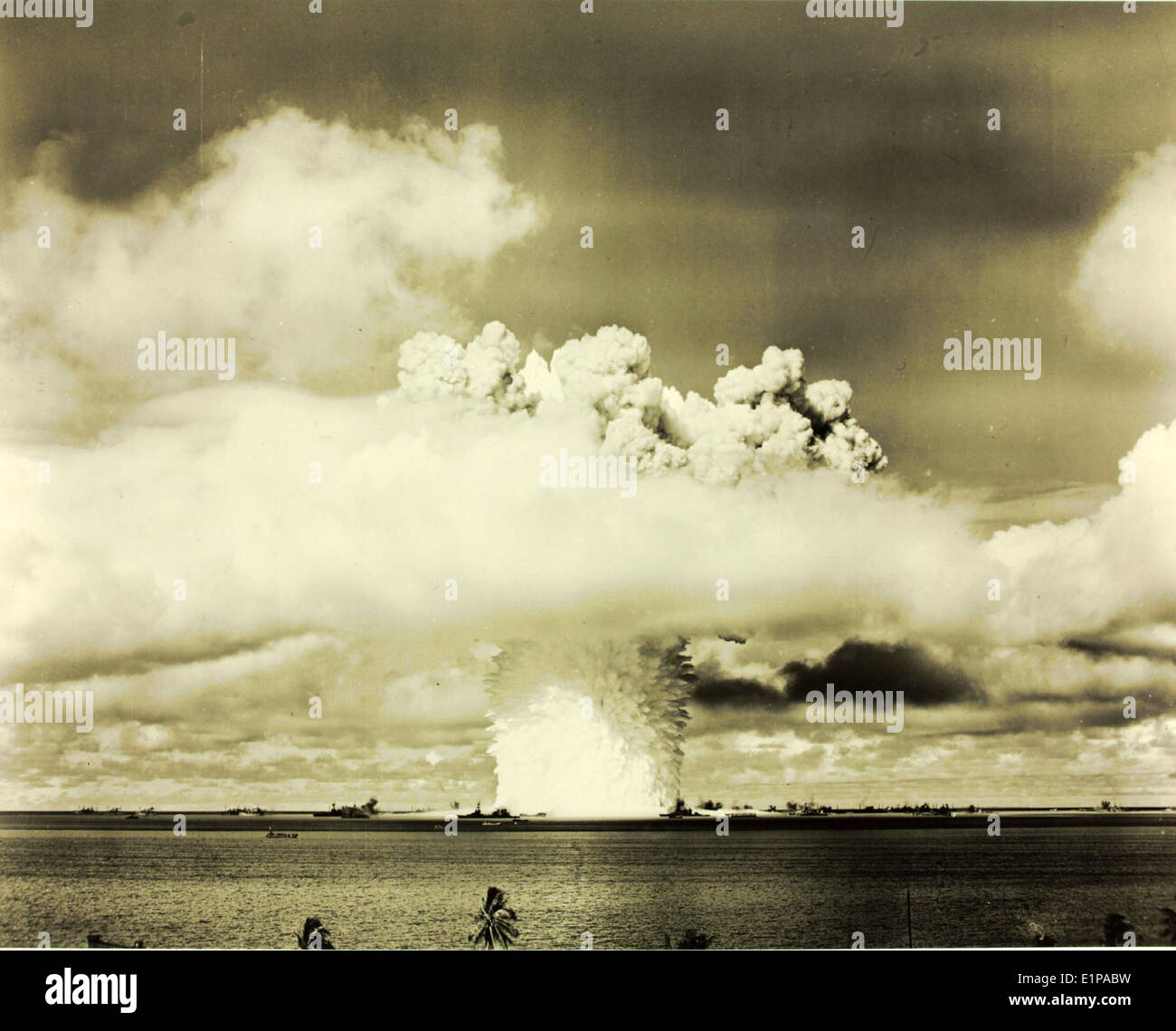 Bomba atomica immagini e fotografie stock ad alta risoluzione - Alamy