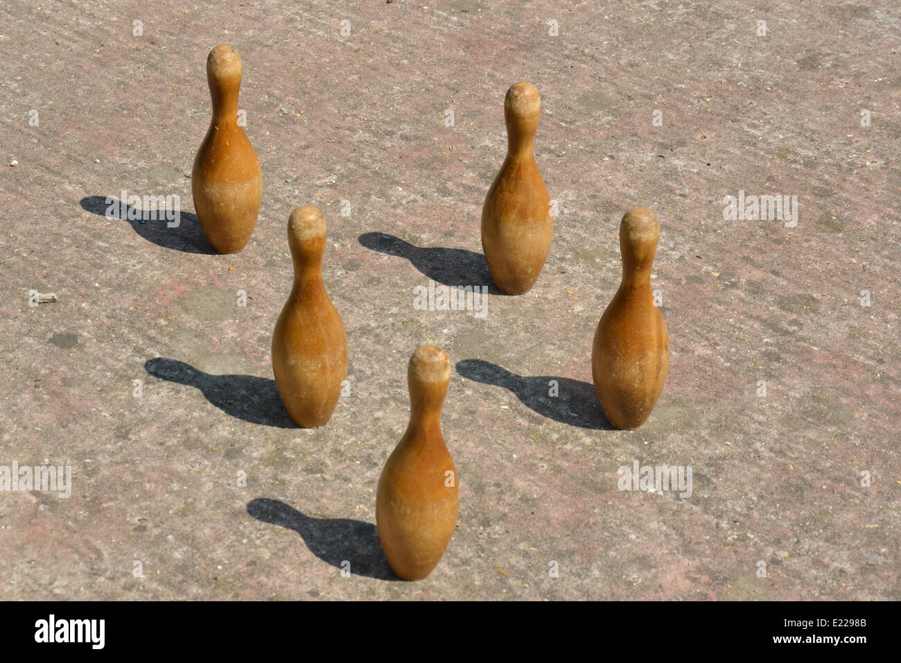 Birilli in legno immagini e fotografie stock ad alta risoluzione - Alamy