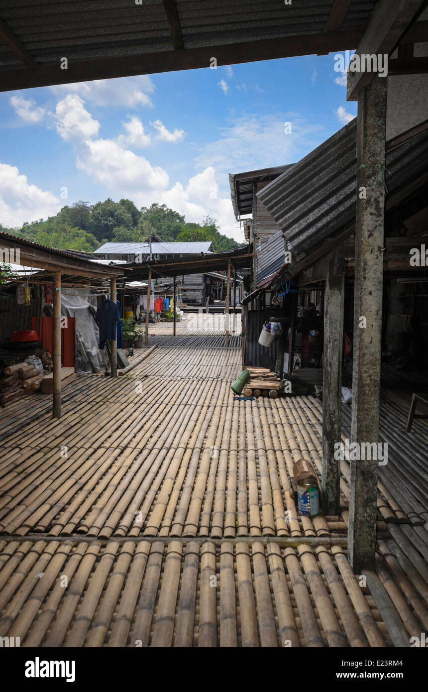 Annah rais bidayuh longhouse immagini e fotografie stock ad alta ...