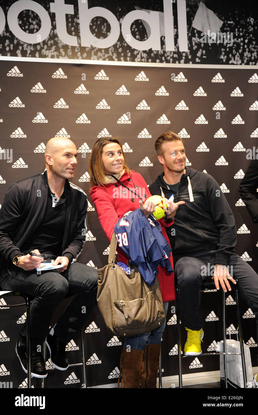 David Beckham e Zinedine Zidane soddisfare e firmare autografi per i ...