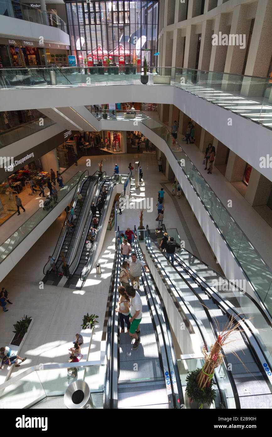 Shopping mall innsbruck immagini e fotografie stock ad alta risoluzione ...