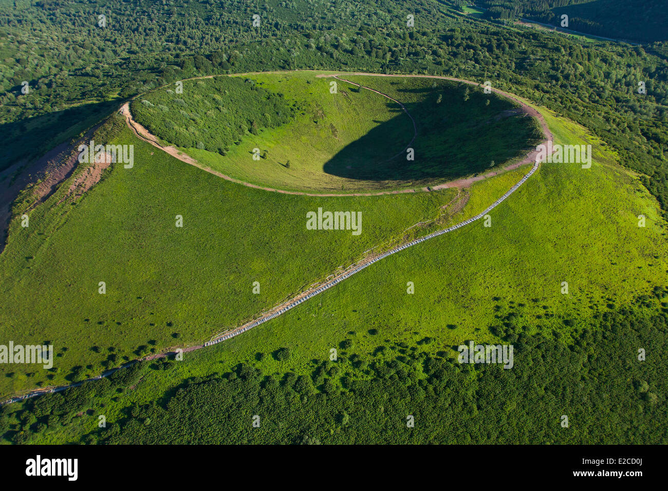 Francia, Puy de Dome, il parco naturale regionale di Volcan d'Auvergne ...