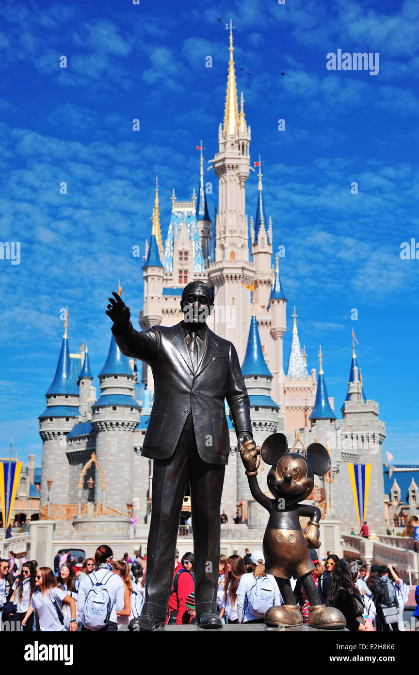 Walt disney statue immagini e fotografie stock ad alta risoluzione - Alamy
