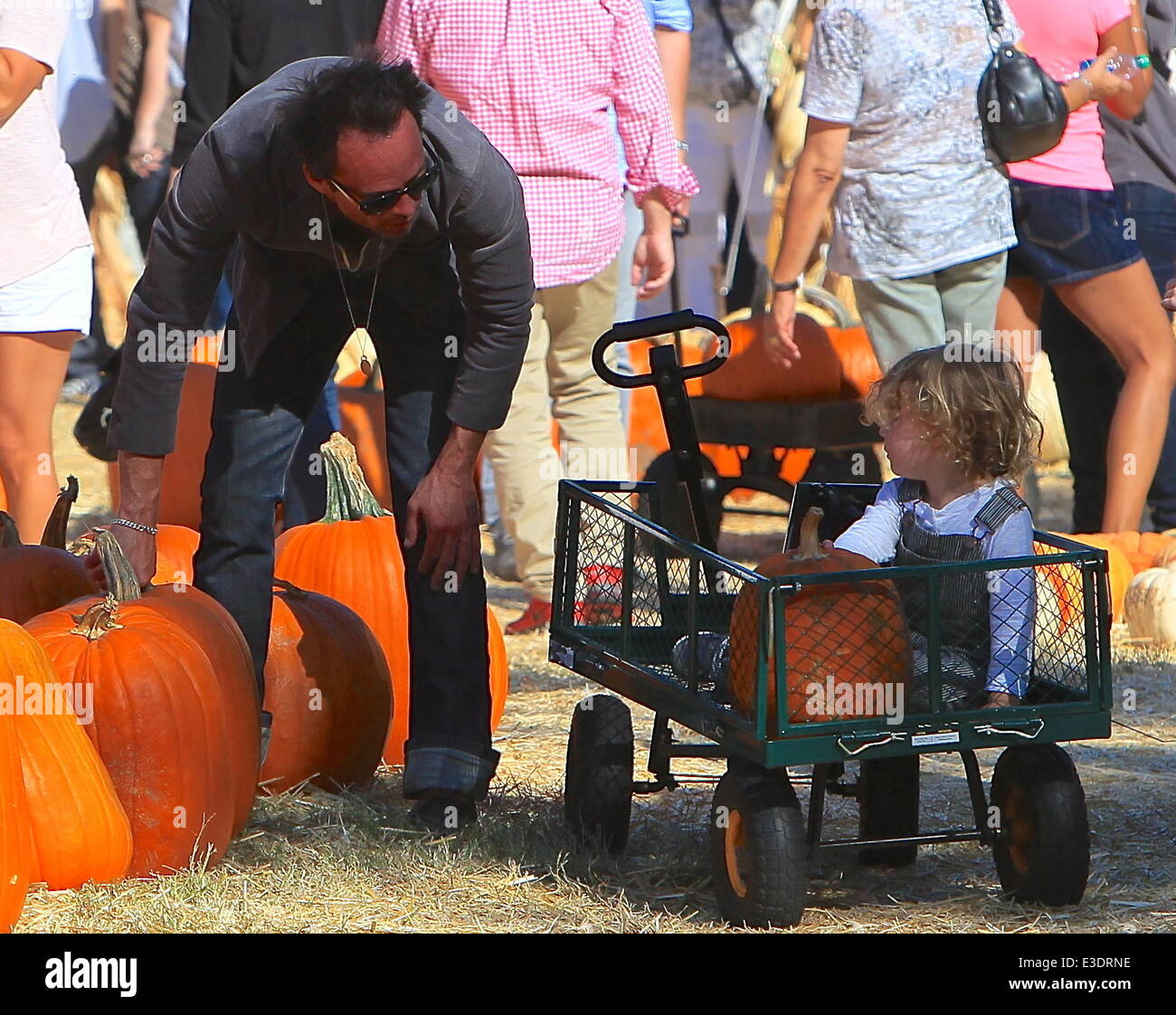 Walton goggins and augustus goggins immagini e fotografie stock ad alta ...