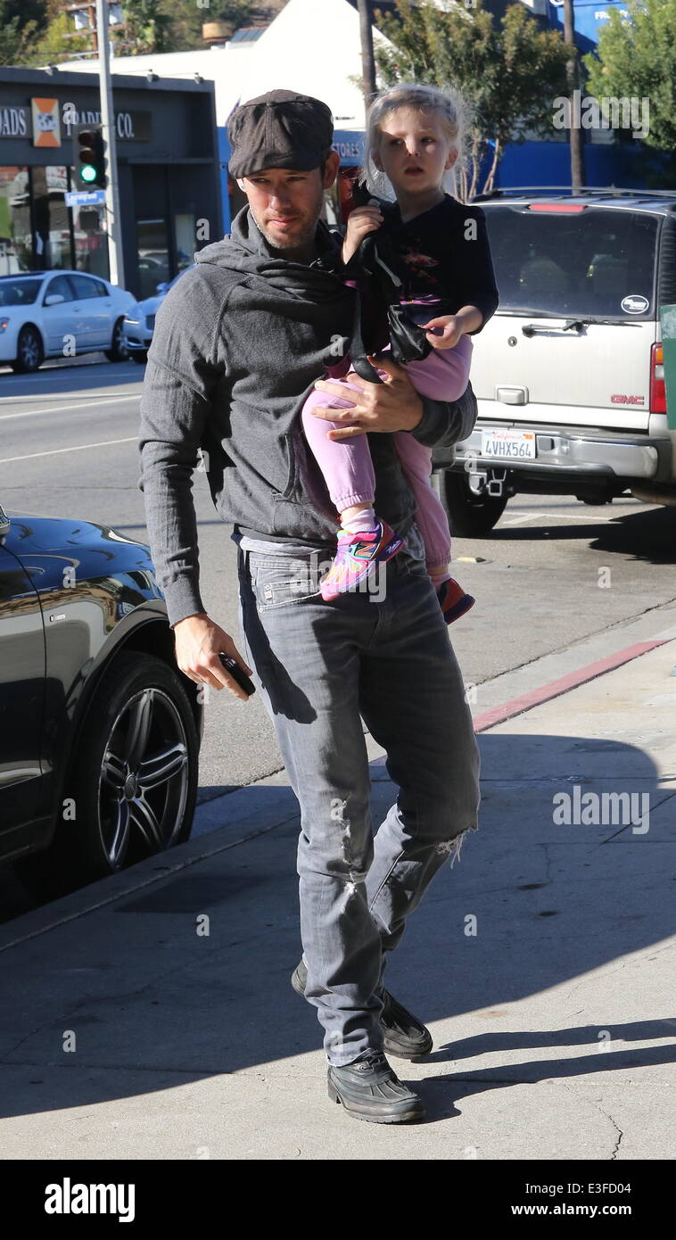 Amy Adams e il partner Darren Le Gallo con la figlia Aviana fuori e ...