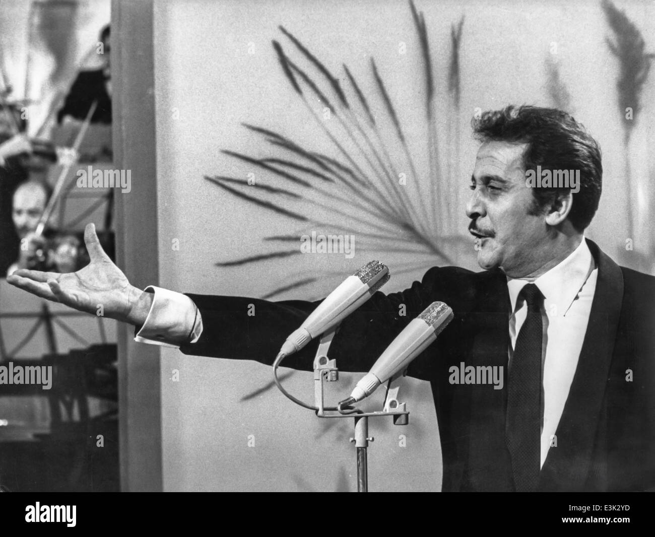 Singer domenico modugno immagini e fotografie stock ad alta risoluzione ...