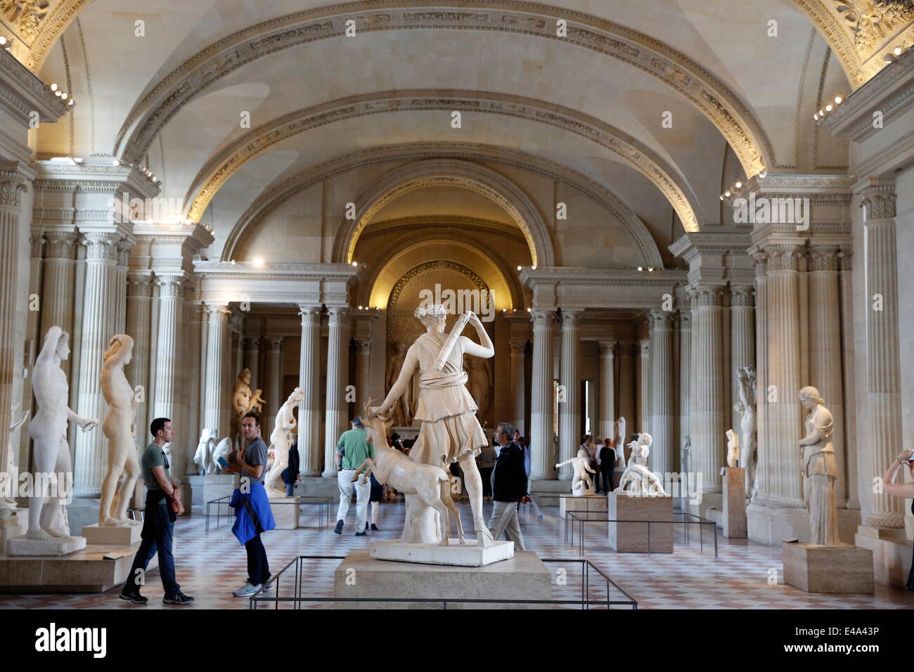 Louvre parigi interni immagini e fotografie stock ad alta risoluzione ...