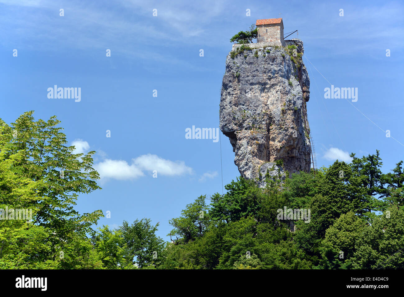 Eremo di un monastero sul pilastro katskhi, vicino chiatura, regione di ...