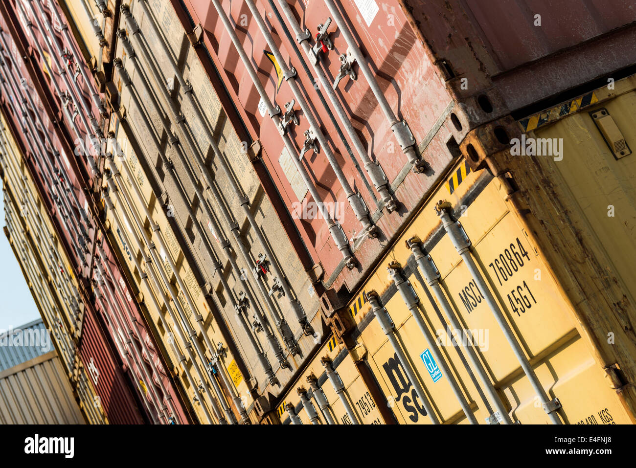 Red shipping containers immagini e fotografie stock ad alta risoluzione ...