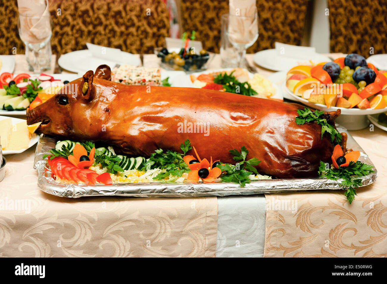 Maialino da latte alla griglia immagini e fotografie stock ad alta ...