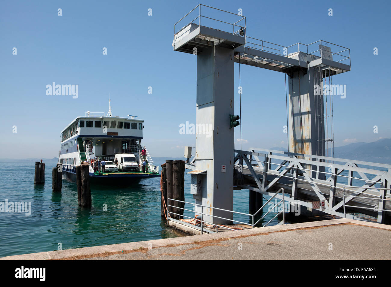 Pontile sul lago di garda immagini e fotografie stock ad alta ...