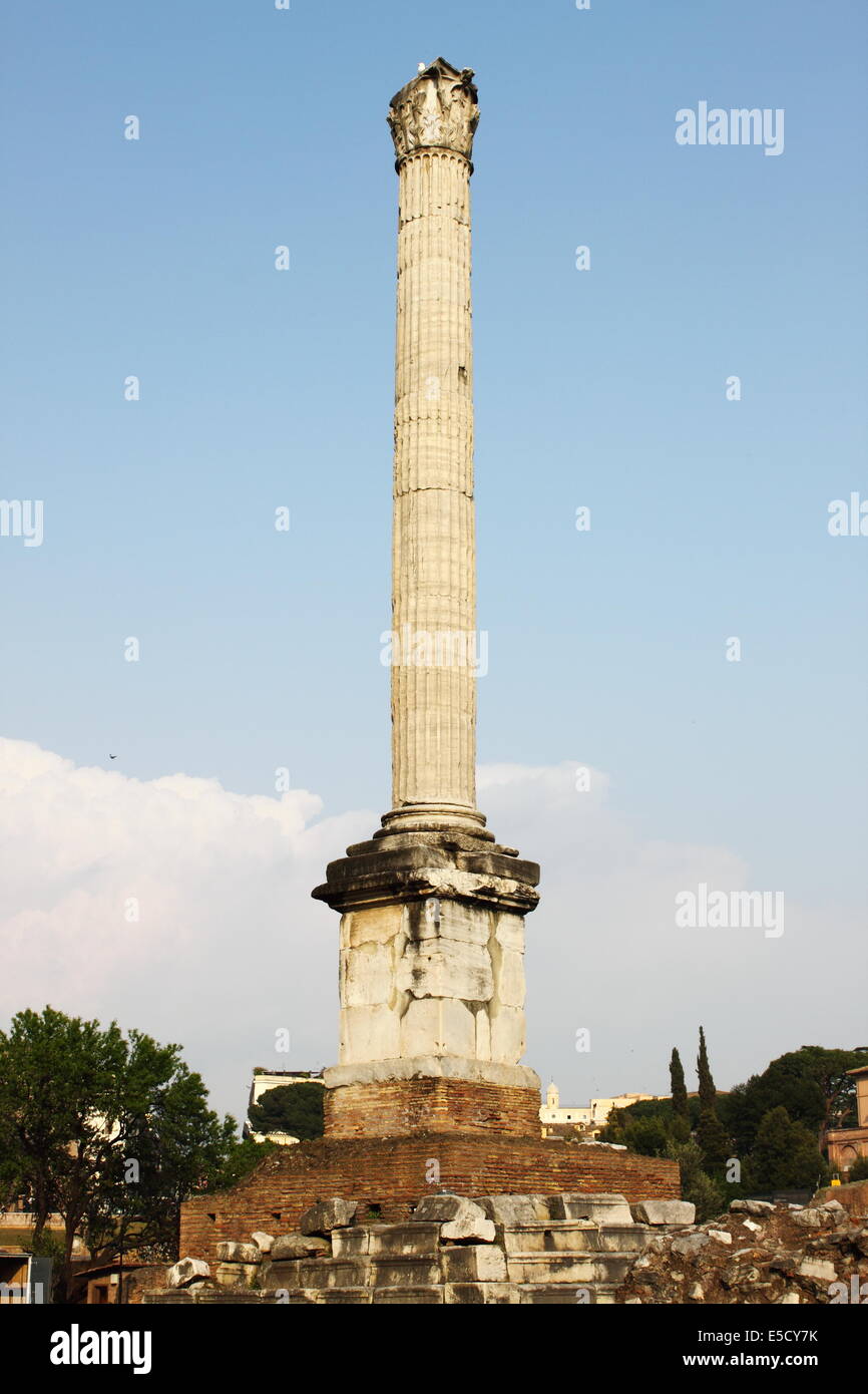 Colonna monumentale romana immagini e fotografie stock ad alta ...