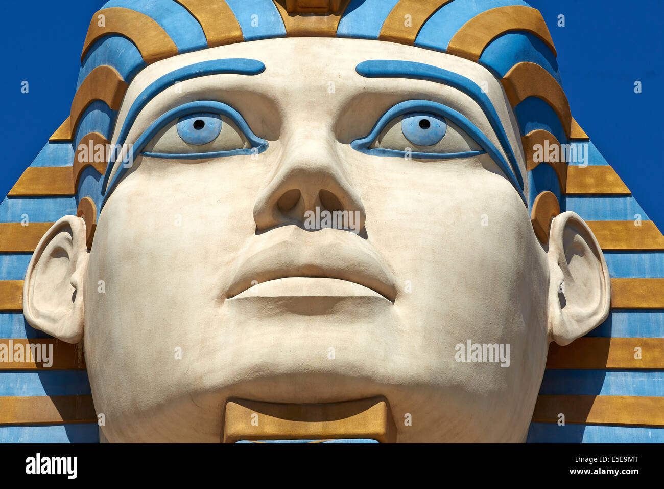 Pictured the pyramid shaped hotel exterior by architect veldon simpson ...