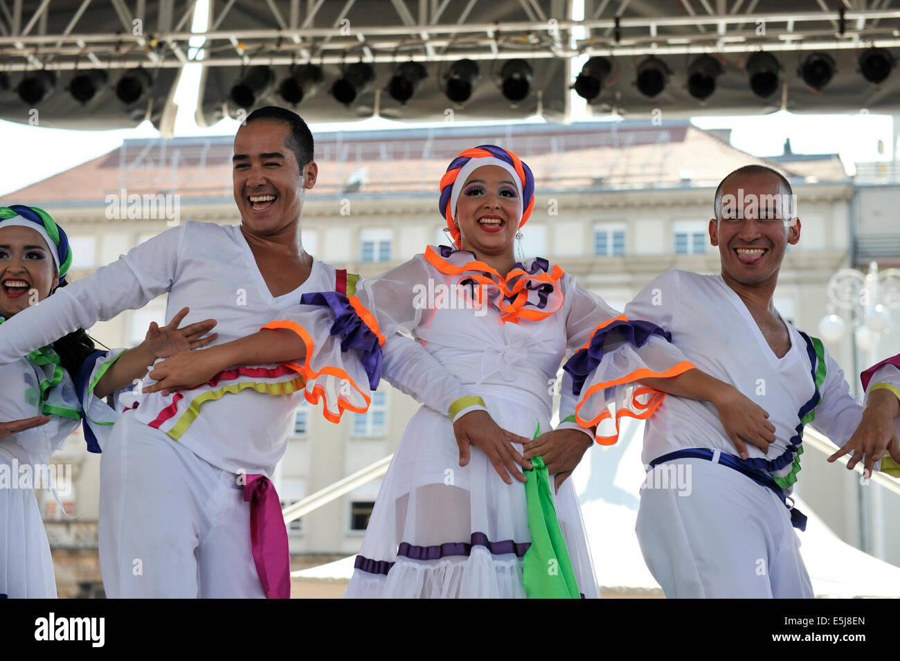 Il gruppo folk Colombia Folklore Foundation da Santiago de Cali, Colombia durante il 48mo ...