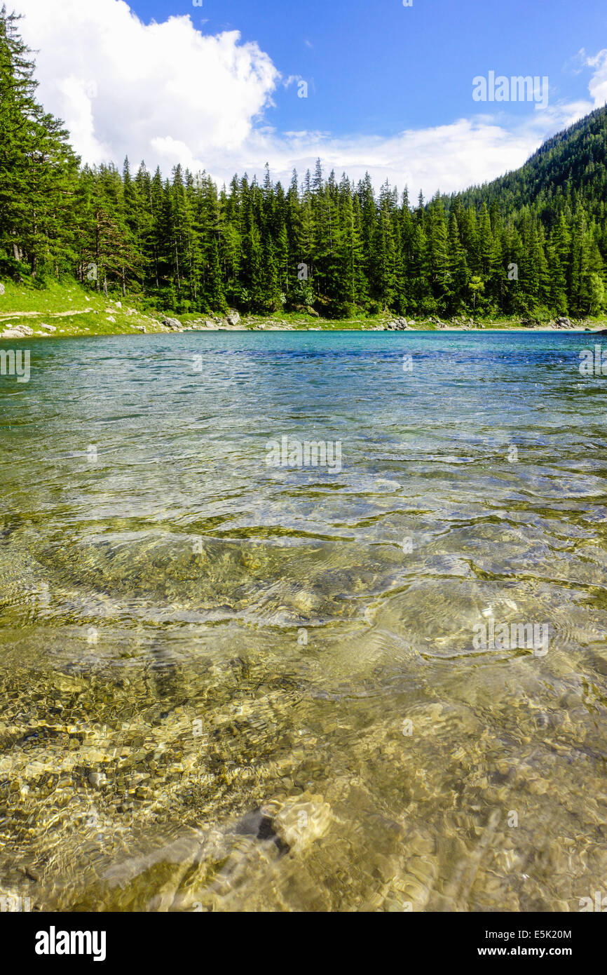 Lago verde immagini e fotografie stock ad alta risoluzione - Alamy