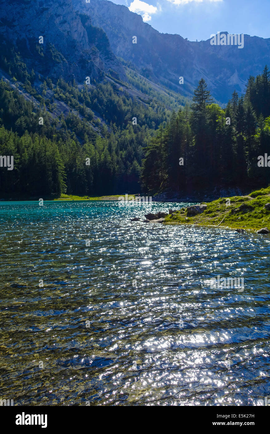 Lago verde immagini e fotografie stock ad alta risoluzione - Alamy