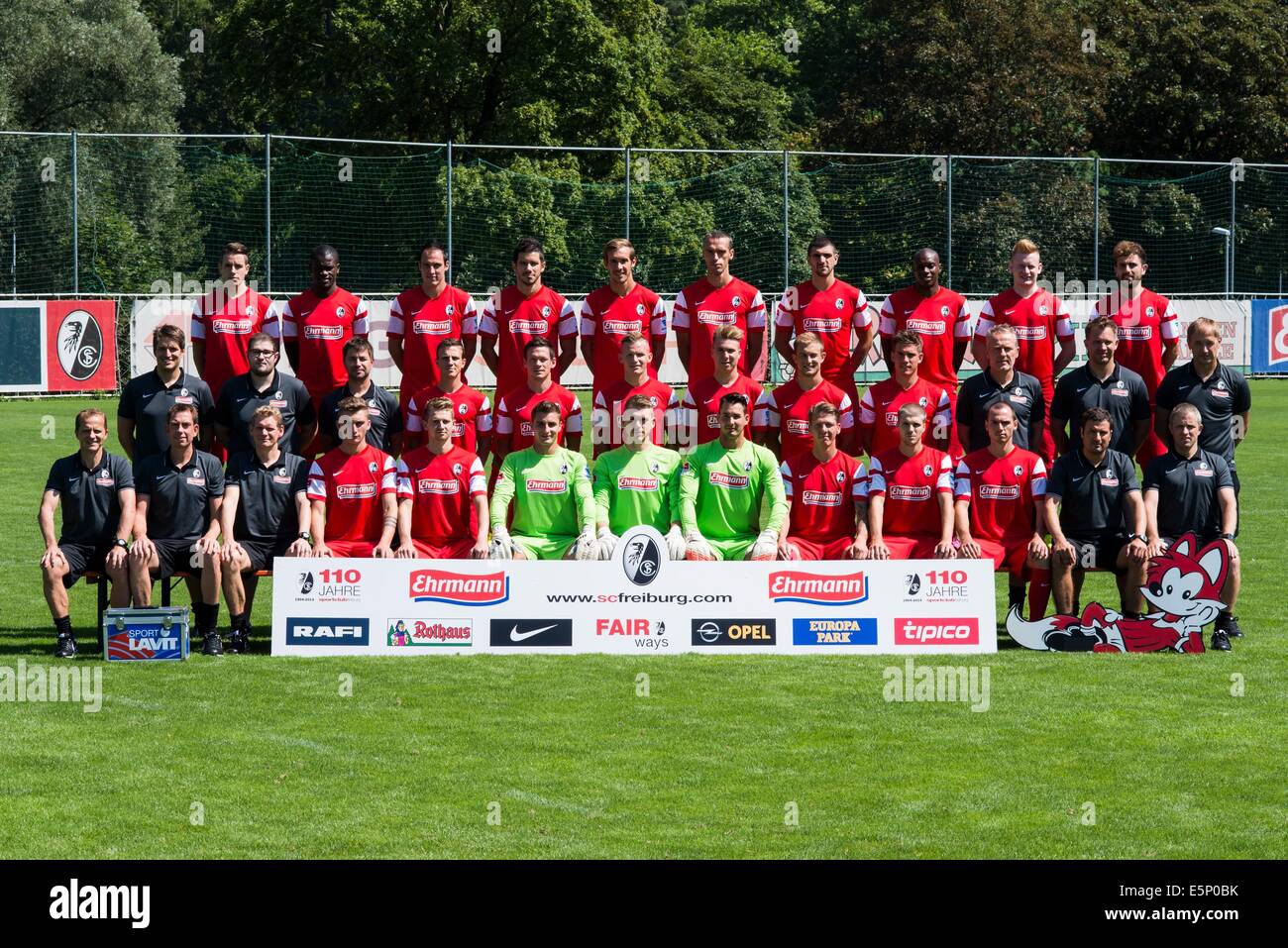 Die spieler des sc freiburg felix klaus immagini e fotografie stock ad ...