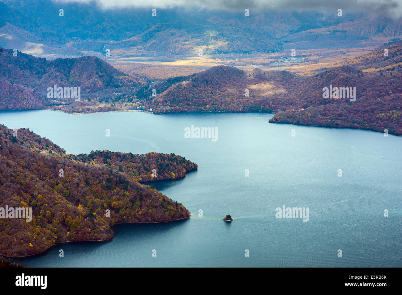 Monte nikko immagini e fotografie stock ad alta risoluzione - Alamy