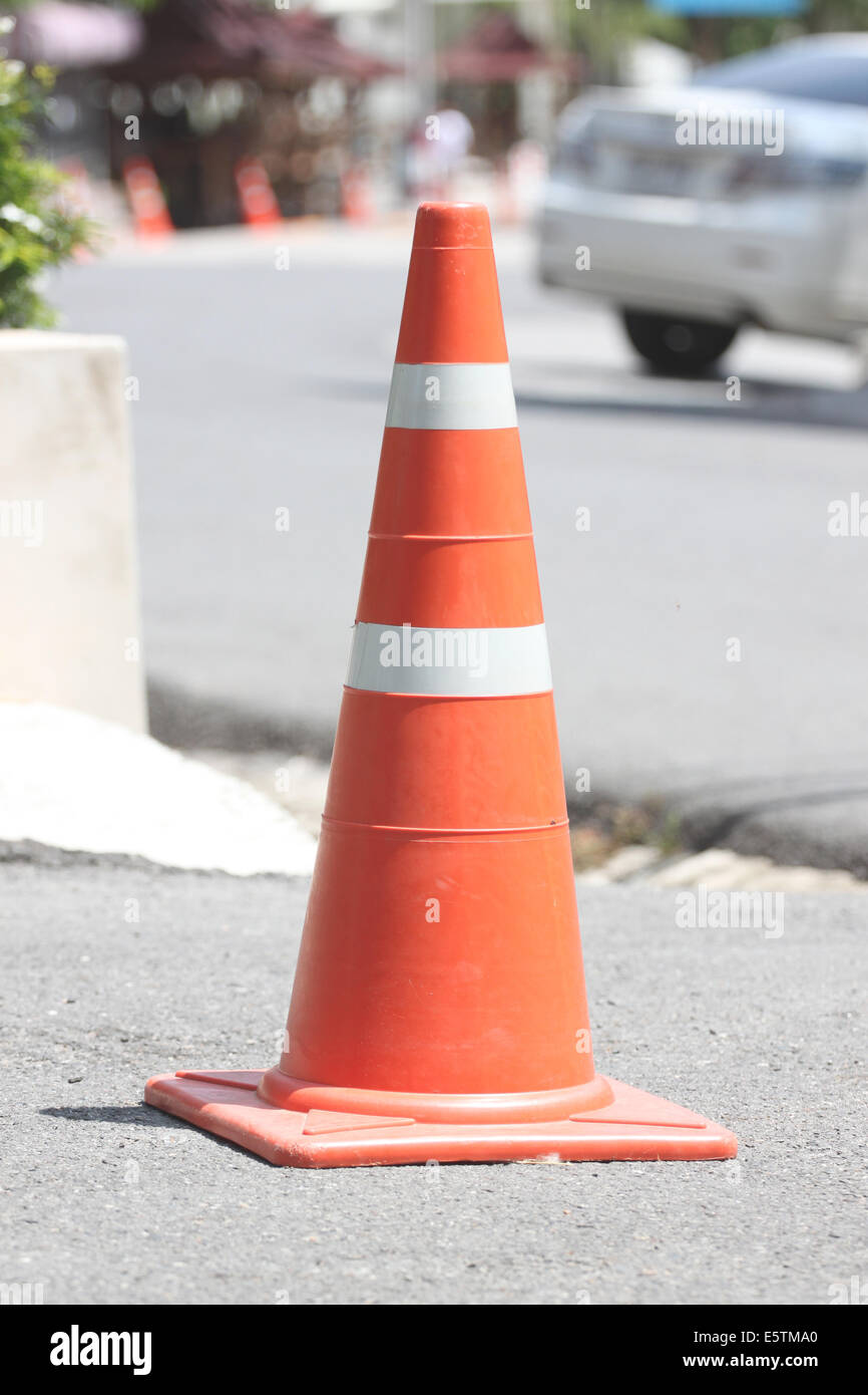 Traffic cones immagini e fotografie stock ad alta risoluzione - Alamy