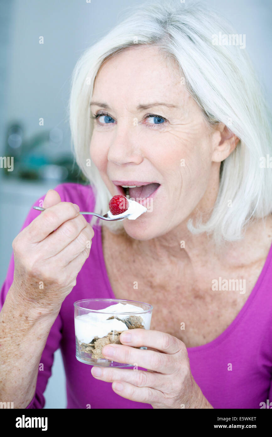 Persona intera immagini e fotografie stock ad alta risoluzione - Alamy