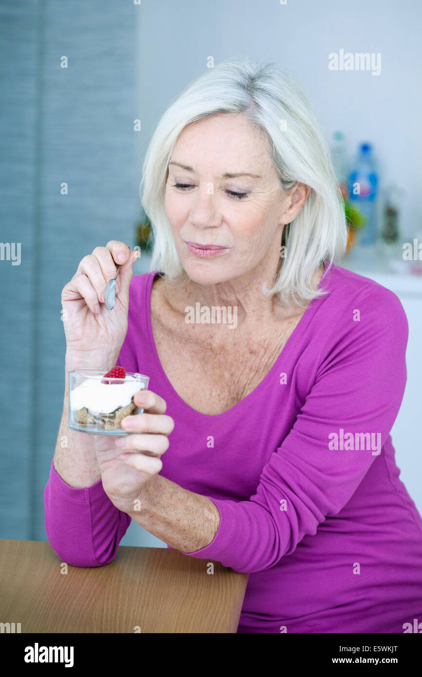 Persona intera immagini e fotografie stock ad alta risoluzione - Alamy