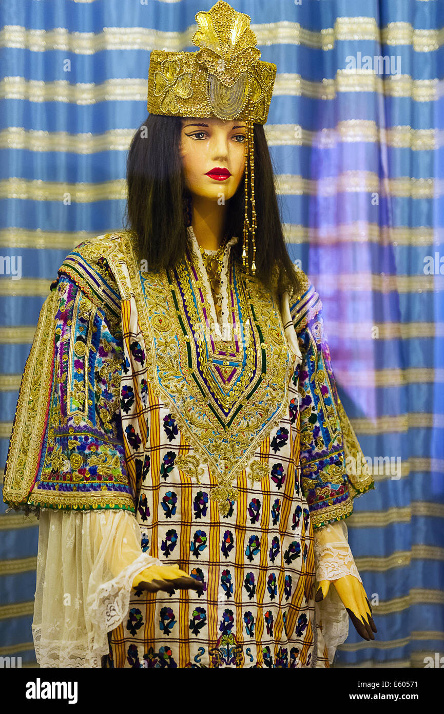 Djerba island traditional dress immagini e fotografie stock ad alta ...