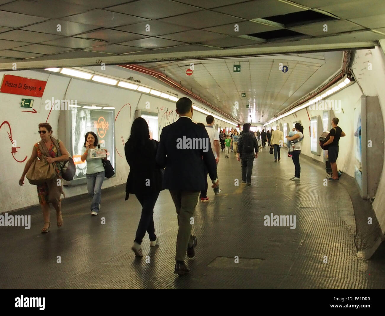 Stazione metropolitana di roma immagini e fotografie stock ad alta ...