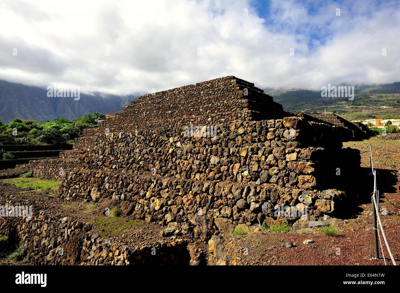 Piramidi di guimar immagini e fotografie stock ad alta risoluzione - Alamy