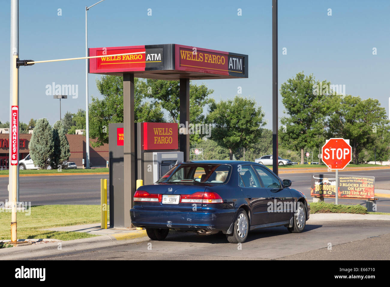 Drive through bank immagini e fotografie stock ad alta risoluzione - Alamy