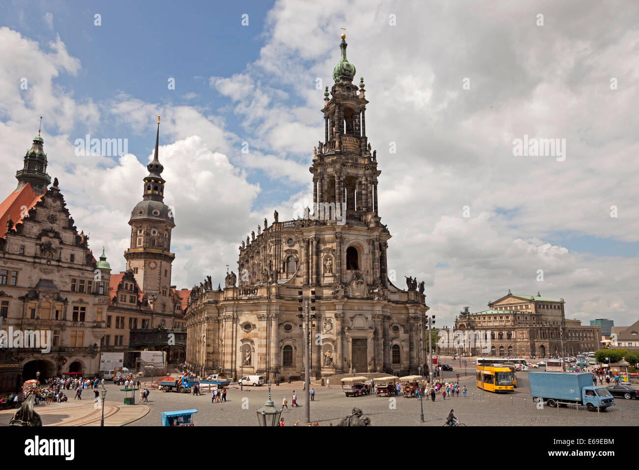 Cattedrale e semperoper immagini e fotografie stock ad alta risoluzione ...