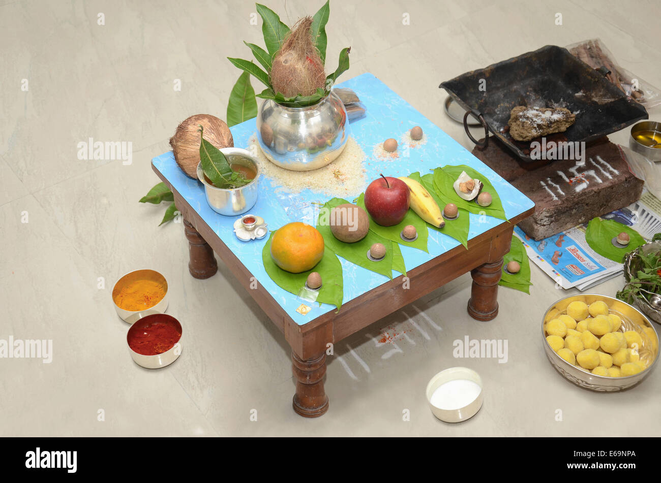 Puja prasad tradizionale immagini e fotografie stock ad alta ...