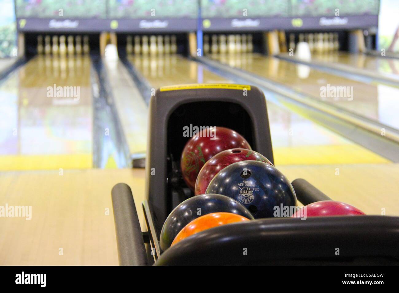 Pista da bowling a 10 birilli immagini e fotografie stock ad alta ...