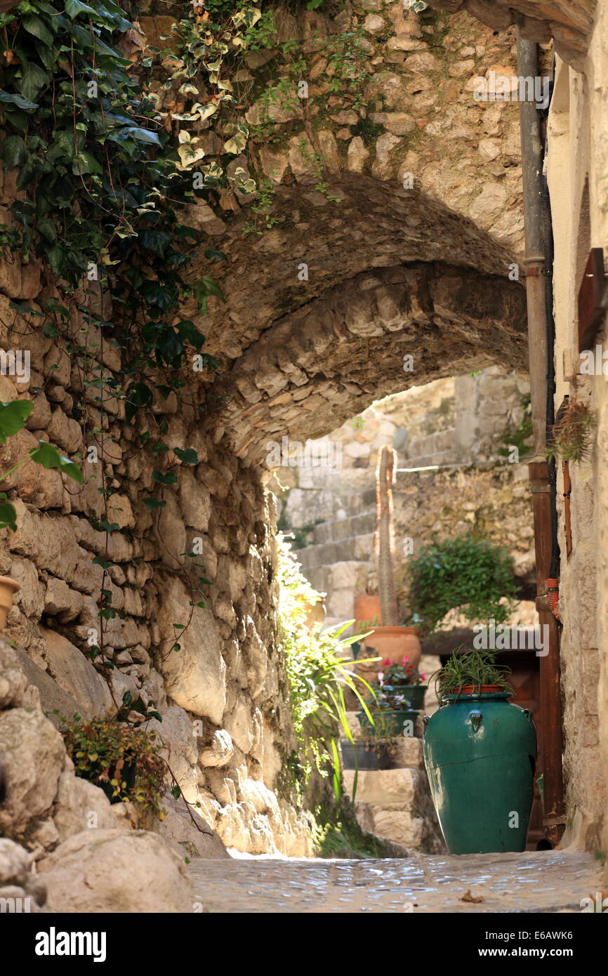 Villaggio arroccato immagini e fotografie stock ad alta risoluzione - Alamy